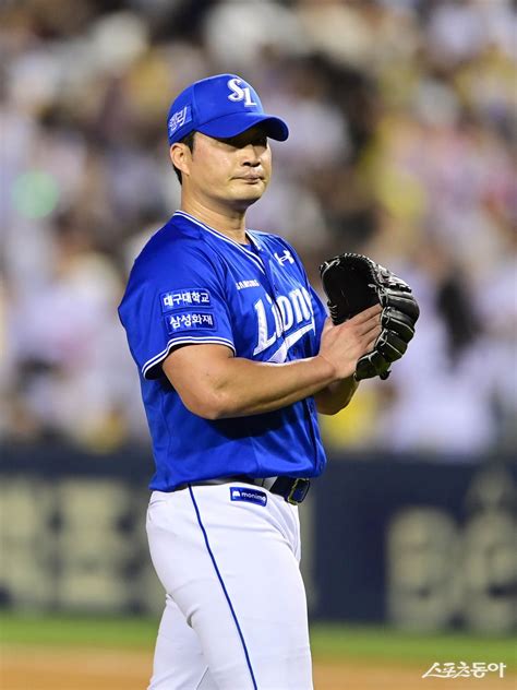 오승환 승리 지키고 자축의 박수｜스포츠동아