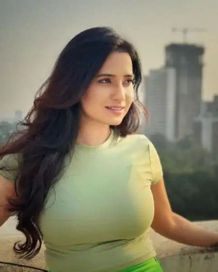 Preeti Chaudhary Top Hot Pics And Photo