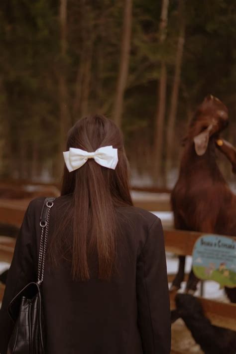 девочка с бантиком