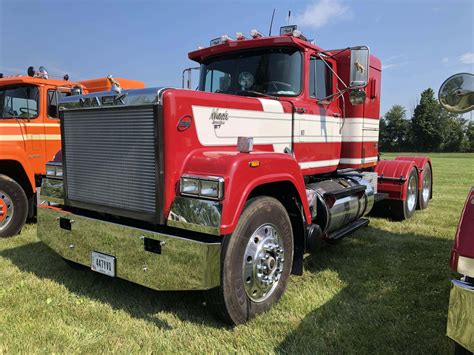 Download Truck Pictures Wallpapers Com