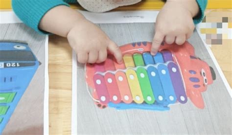 호반아이사랑♡ 만0세발달과정발달수준발달특성 만0세듣기말하기읽기우리반에있는놀잇감이에요 만0세읽기쓰기우리반놀잇감사진에손가락으로끼적여요 만0세아기언어놀이표현 만0세의사소통능력발달