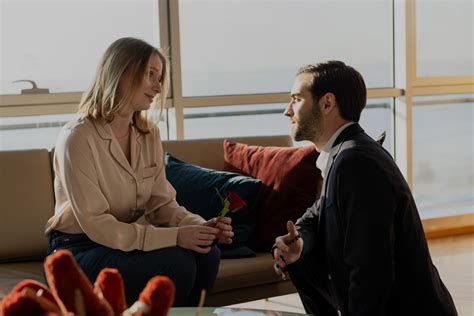 Sahipsizler 9 Bölümde Yavuz Mahalleye Geri Döndü Devran Azize Ve Faruku Sarılırken Gördü