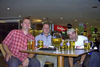 Airport Drinking How To Drink Like A Pro At Airport Bars Thrillist