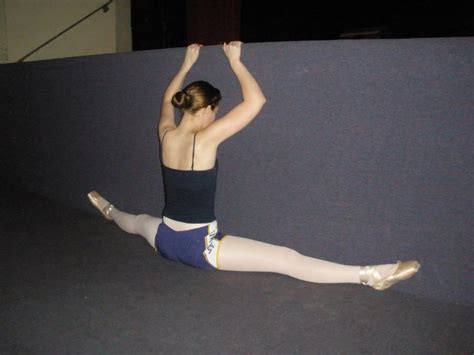 Middle Splits By Jessssicajessica On DeviantArt