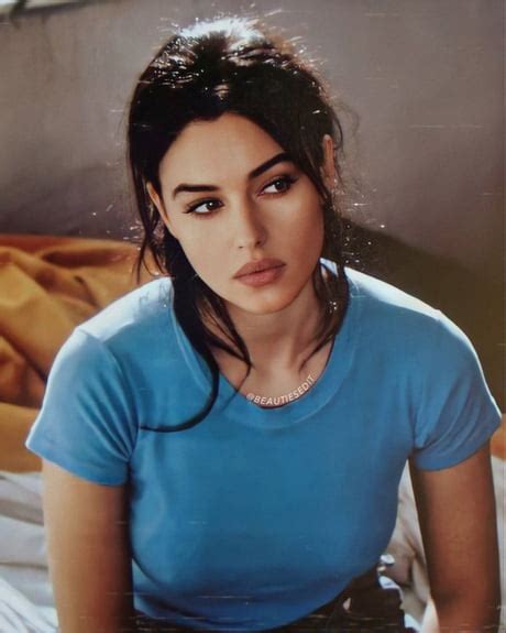 Offtopic Monica Bellucci In Her Prime Was A Real Beauty Bollywood News Bollywood Movies