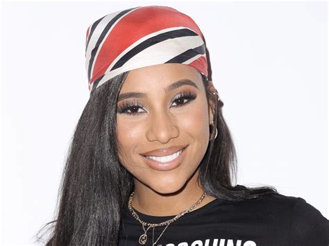 Cyn Santanas Body Measurements And Bra Size What To Know Famous Bra