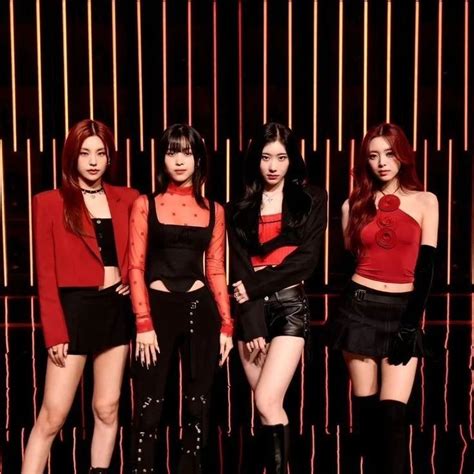 Itzy Ot4 Teen Fashion Outfits Stage Outfits Kpop Outfits