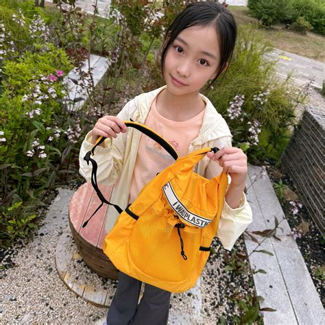 키즈모델 아역배우 강혜린안지현 글을 써서 올렸는데 업로드하고 보니 다 사라져있다🥲 요즘 필라테스 갈 때 외출할 때 잘 매고 다니는 플라스틱을 재활용한 소재로 만든