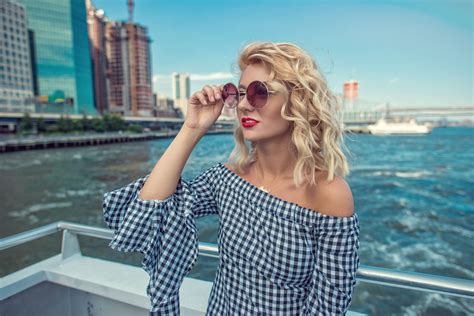 Voluminous Curly Hair Tutorial Fast And Easy Curls Iulia Andrei Blog