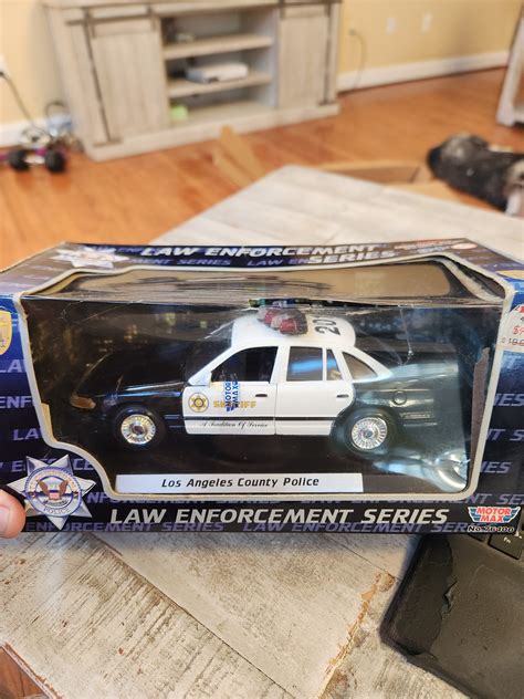 Motor Max Los Angeles Lapd County Police Diecast 124 Law Enforcement House Of Cars Virginia Motor Max Los Angeles Lapd County Police Diecast 124 Law Enforcement House Of Cars Virginia