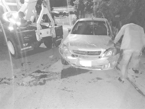 Mujer Resulta Lesionada Tras Volcar Su Vehículo Compacto En Donají