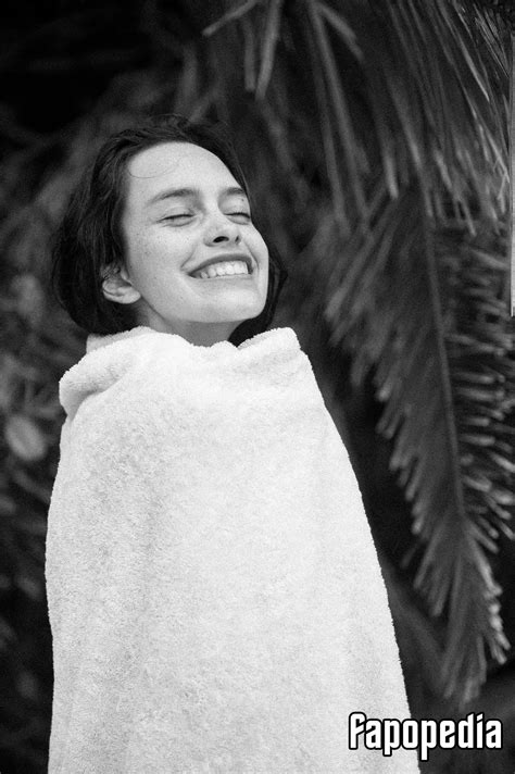 Zoe Barnard Nude Leaks Photo 312801 Fapopedia