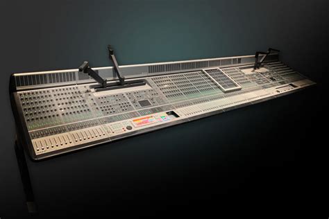 80 Fader Icon Resurfaces On The West Coast Resurface