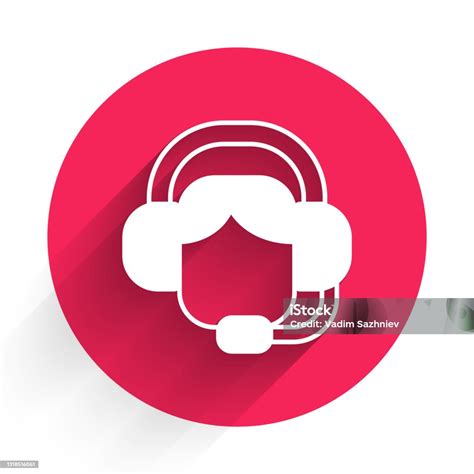 긴 그림자로 격리 된 헤드셋 아이콘을 가진 화이트 우먼 지원 연산자 연락을 지원합니다 콜 센터 클라이언트 지원 서비스에 대한 개념 빨간색 원 버튼입니다 벡터 Brand