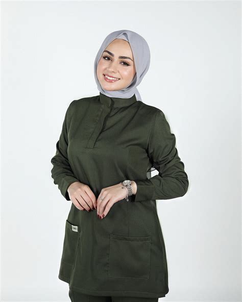 ‎dose 💉 سكرابات طبية‎ ‎سكراب كحلي موديل قبة عالية، كم قميص، طول