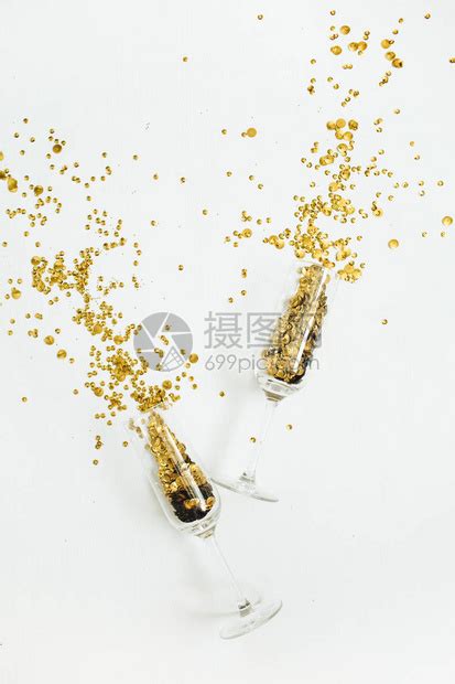 白色背景上印着的彩蛋白锡子高清图片下载 正版图片502521177 摄图网
