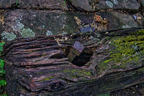 오래된 운하 자물쇠에 풍화 된 나무와 금속 리즈 웨스트 요크셔 영국 영국 0명에 대한 스톡 사진 및 기타 이미지 0명 금속