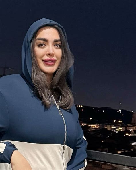 ‎افسانه صالحی‎ ‎همه آدمها لایق احترام هستن اما هر کسی لایق ارتباط نیست Afsanehsalehiam