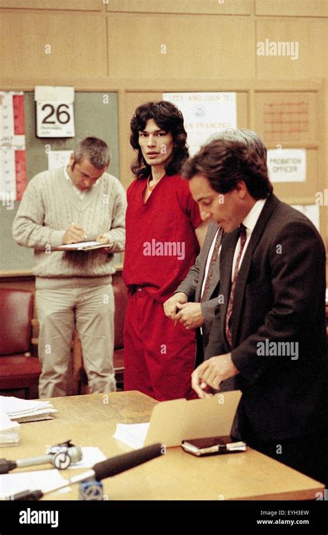 San Francisco California Usa 26th May 1991 Richard Ramirez Center Stands Between His