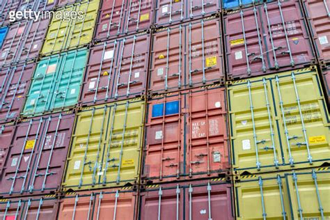 Standard Shipping Containers In A Container Terminal 1829267277 게티이미지뱅크