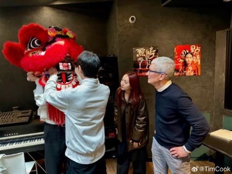 苹果ceo库克到访上海：与郑恺一起外滩漫步、吃早餐 游民星空
