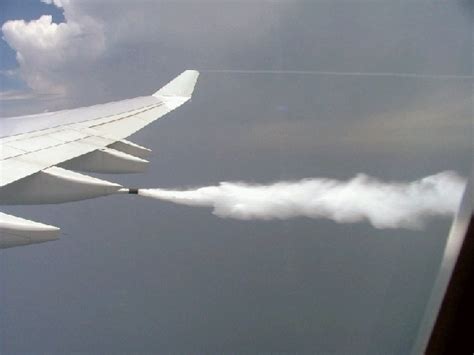 飞机放油 空中放油 放 大山谷图库