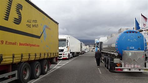 Изключително интензивен трафик за товарни автомобили на границата с Турция