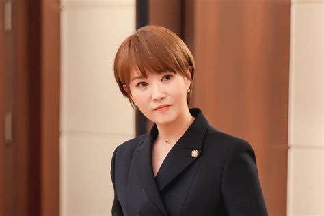 Kim Sun Ah Is A Star Lawyer With A Hidden Agenda In Queen Of Masks