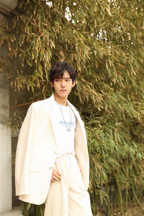 李逸晨夏日写真曝光 俊朗雅致小王子既视感好绝 搜狐大视野 搜狐新闻