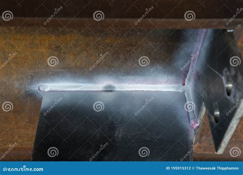 After Use Developer Spray Into The Welded To Pull The Liquid Penetrate From The Defect Of