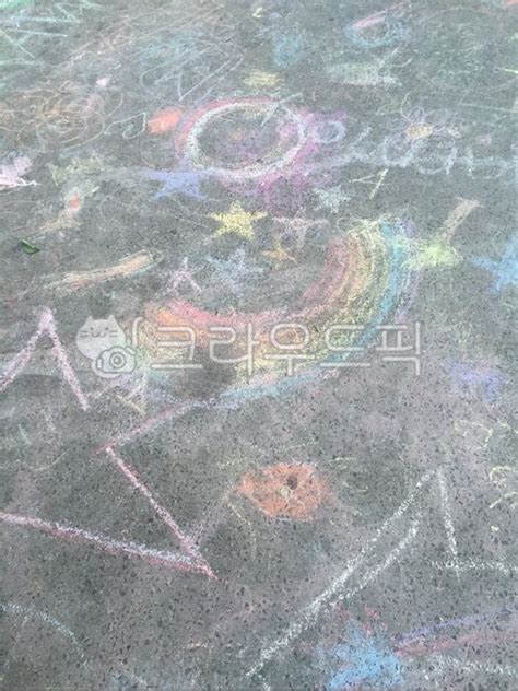 분필 낙서 칠판 시멘트바닥 바닥낙서 사진이미지일러스트캘리그라피 Cravingoods작가