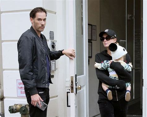 La Imágenes Más Entrañables De Paris Hilton Paseando Con Su Hijo