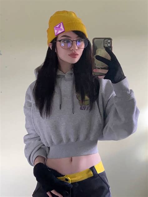 Pin By Emily On Valorant Cosplay Woman Cute Cosplay Fashion