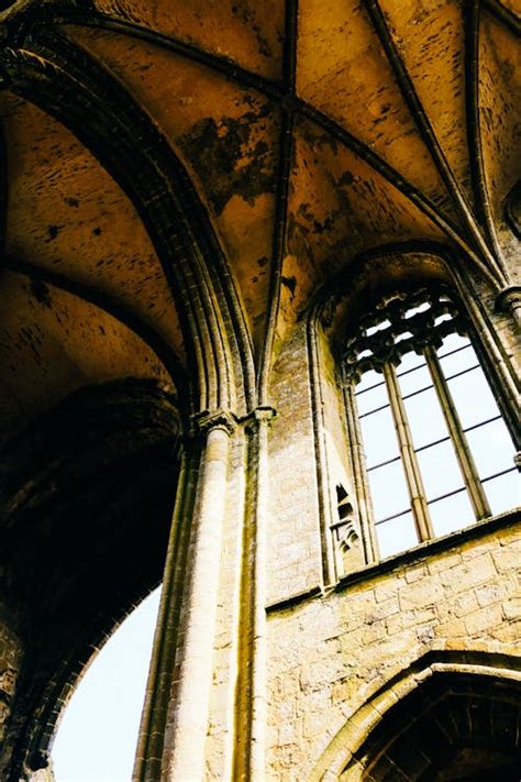 가톨릭교 건물 건축 고대의 고딕 스타일 광선 교회 기독교 기둥 기반암 대성당 둥근 천장 수녀원 수도원 신앙 실내 아치 아케이드 여행 역사적
