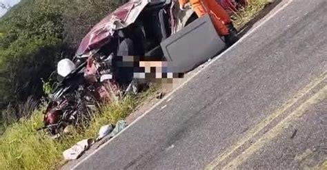 Quatro Pessoas Morreram Em Colisão Entre Carro E Caminhão Na Br 030 Em
