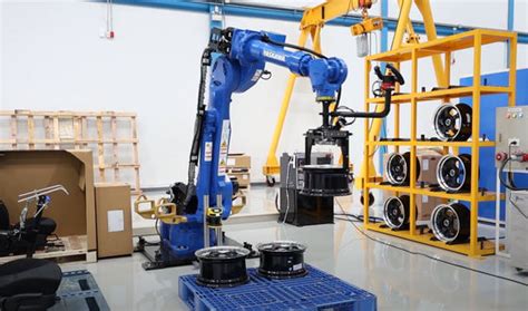 Yaskawa Gp180 Industrial Robot Arm 6 Axis 180kg Payload Mainupaltor Robot For Palletizing Handling