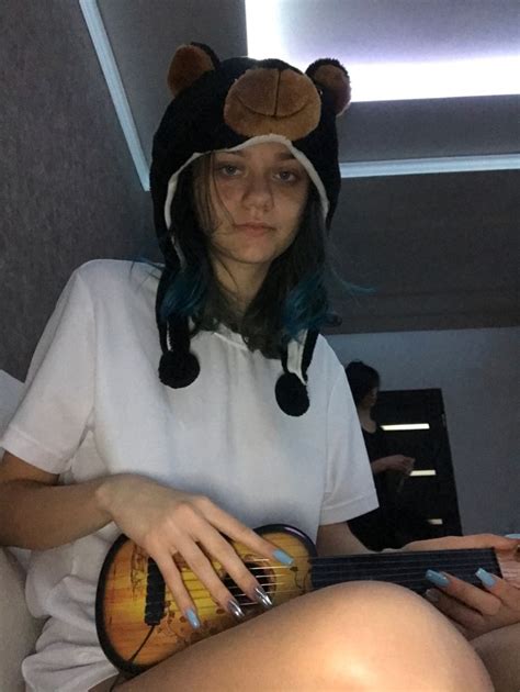 Смешная девушка