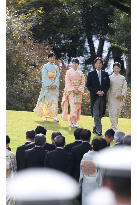 「仲良しショットに癒やされる」愛子さま＆佳子さま パステルカラーの振袖で隣り合い…華やな並びにsns歓喜 女性自身