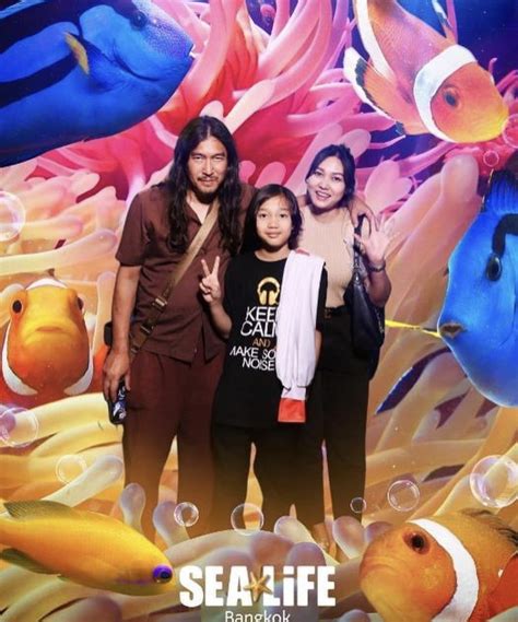 ปุ๊ก อาภัสรา เปิดภาพล่าสุด หม่อมโจ้ ลูกชายคนแรก ใช้ชีวิตเรียบง่าย พาหลานขึ้นรถไฟฟ้า รถเมล์