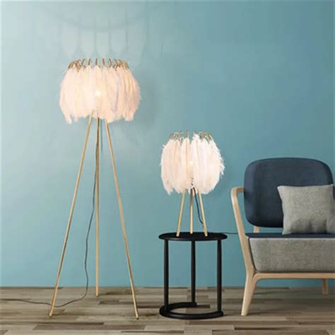 아트 장식 흰색 깃털 플로어 램프 크리에이티브 침실 침대 옆 삼각대 램프 거실 어린이 현대 플로어 램프바닥 램프