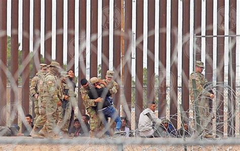 Enfrentamientos Entre Migrantes Y Militares En La Frontera De México