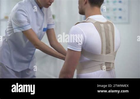 Shoulder Posture Stock Videos And Footage Hd And 4k Video Clips Alamy