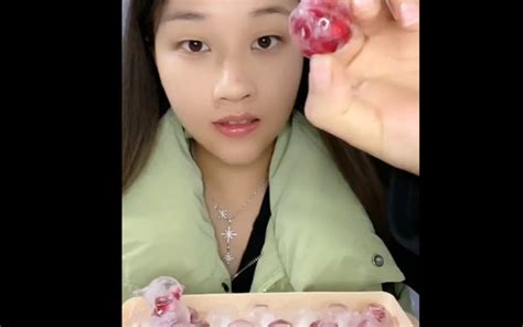 【冰巧儿】无籽石榴冰球，嘎嘣脆，好吃过瘾！ 小英爱听冰 小英爱听冰 哔哩哔哩视频
