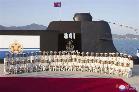 朝鲜首艘战术核攻击潜艇入水 腾讯新闻