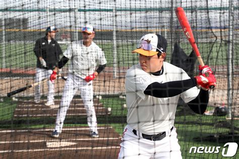 추운 날씨 속 굵은 땀방울3연속 꼴찌 한화 스프링캠프 화두는 경쟁