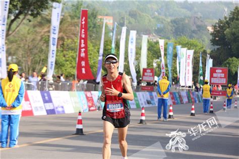 长寿湖半程马拉松鸣枪 湖光山色中欢乐跑 企业频道 东方网