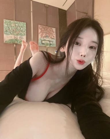 纯欲的雪儿宝宝 on Twitter 想舔我的乳头的点赞抽10个送奶照 你越色情我越刺激 巨乳大胸 大奶子 乳交