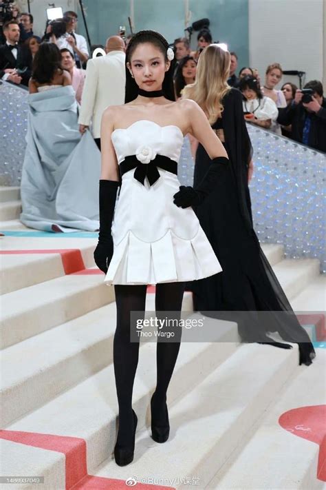 Jennie、宋慧乔出席met Gala，来给造型打分