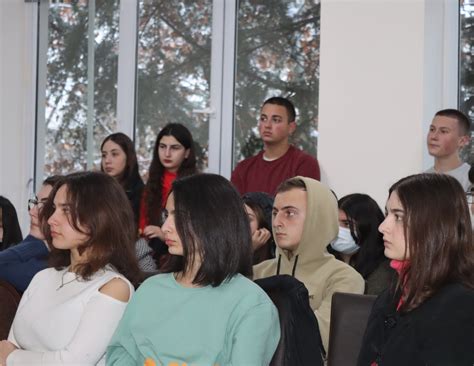 კავკასიის უნივერსიტეტის წარმომადგენლების ვიზიტი სასწავლო ცენტრ „სპექტრში“