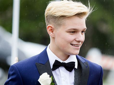 High School Girl Kicked Out Of Prom For Wearing Suit